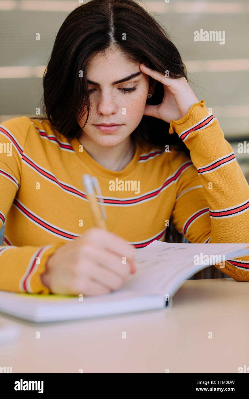 Woman library writing hi-res stock photography and images - Alamy