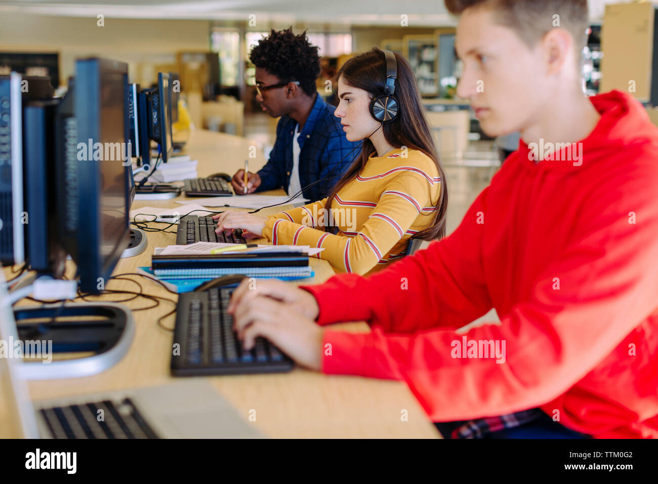 University students using computers hi-res stock photography and images ...