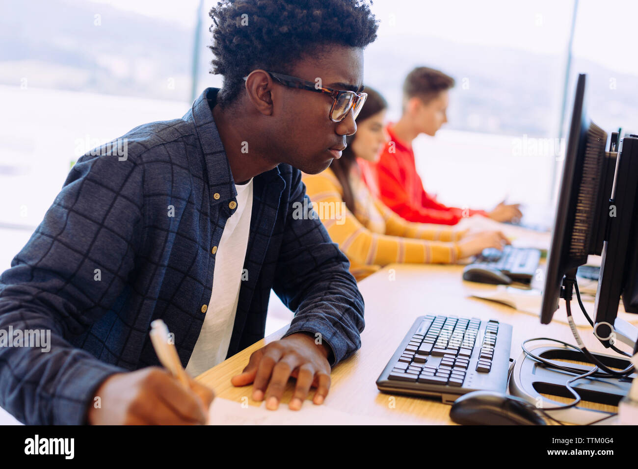 University students computers hi-res stock photography and images - Alamy