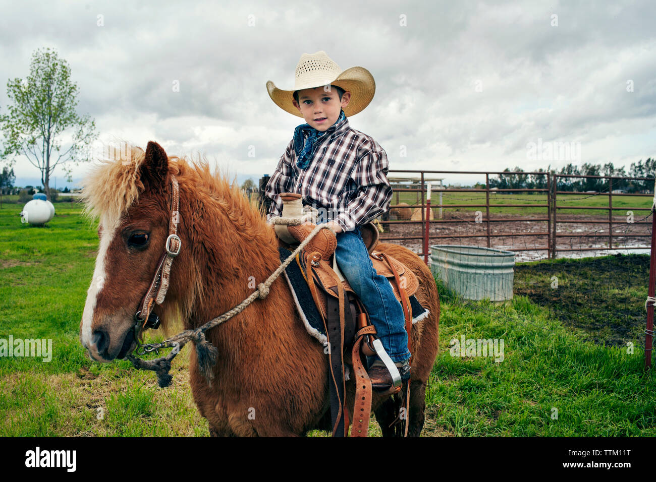 Cowboy sitting on fence hi-res stock photography and images - Alamy