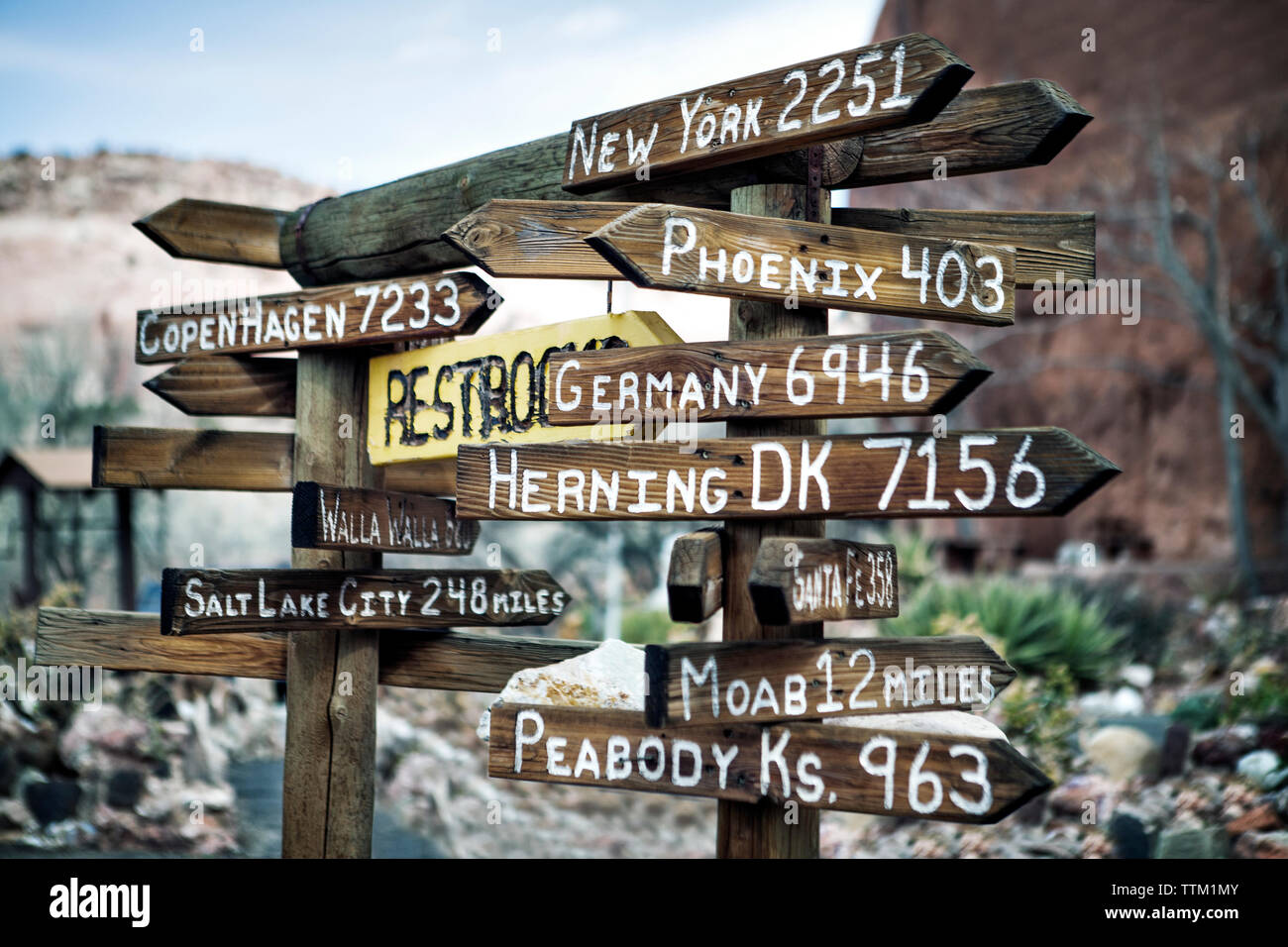 Sign boards hi-res stock photography and images - Alamy