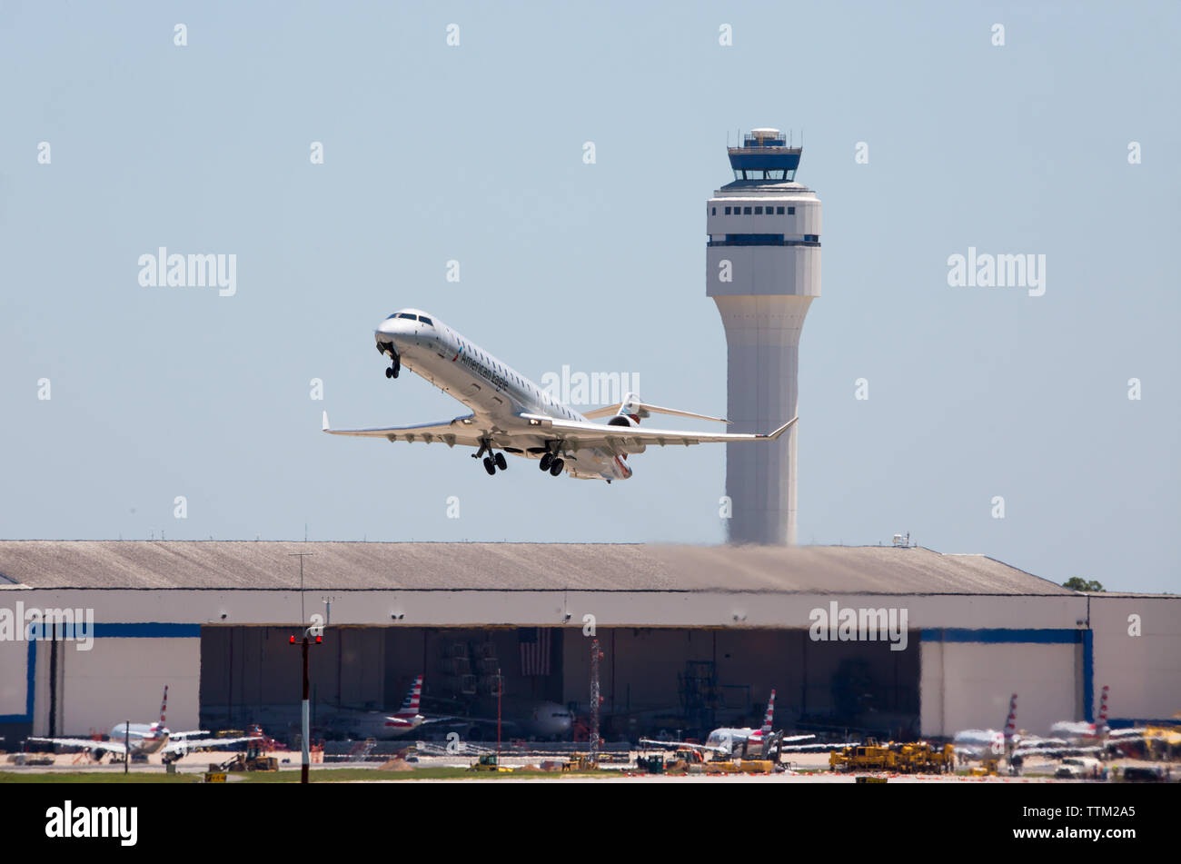 Airline hanger hi-res stock photography and images - Alamy