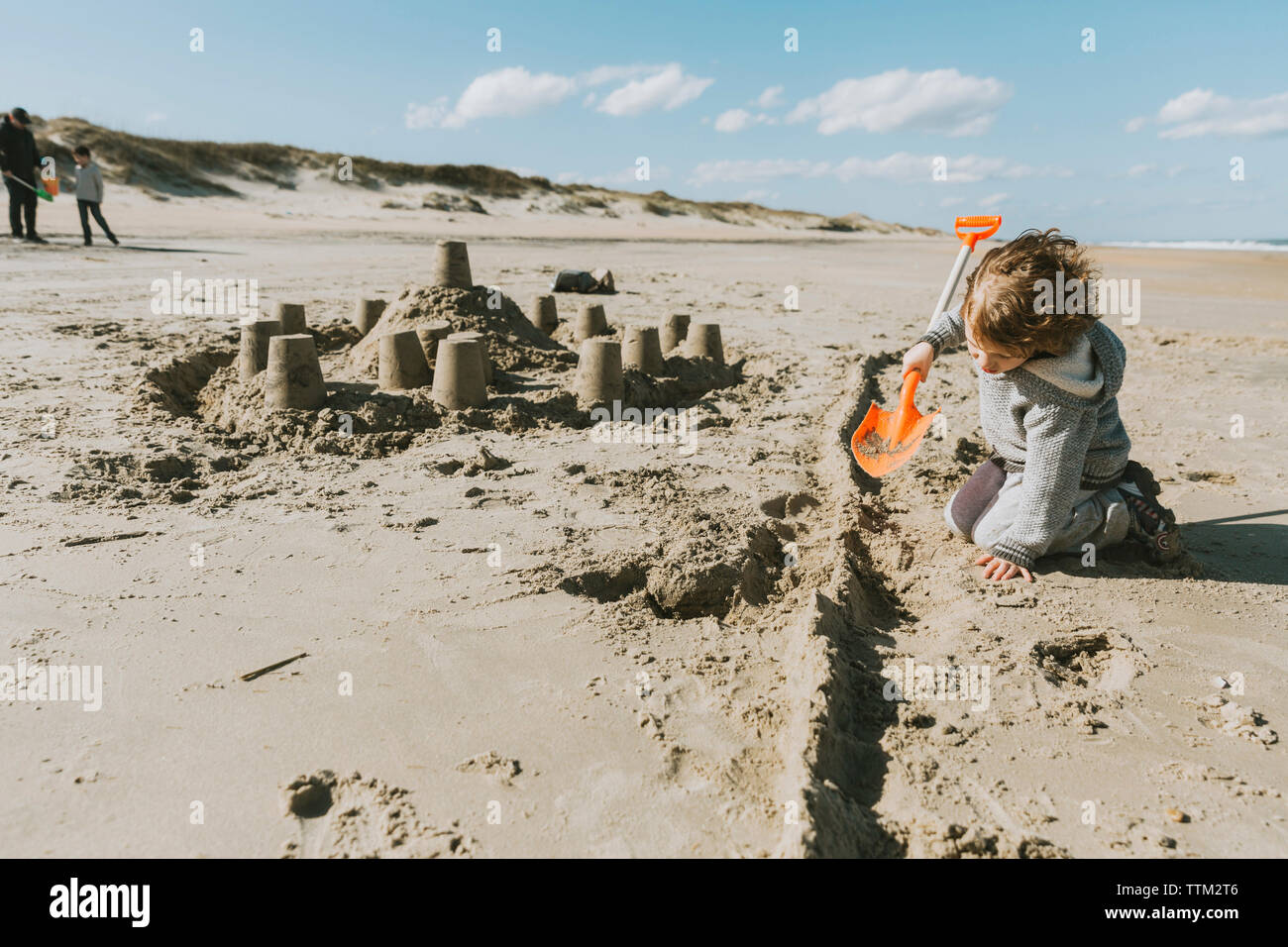 Making sand art hi-res stock photography and images - Alamy
