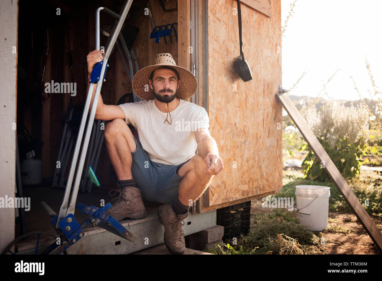 Farmer sitting field hi-res stock photography and images - Alamy