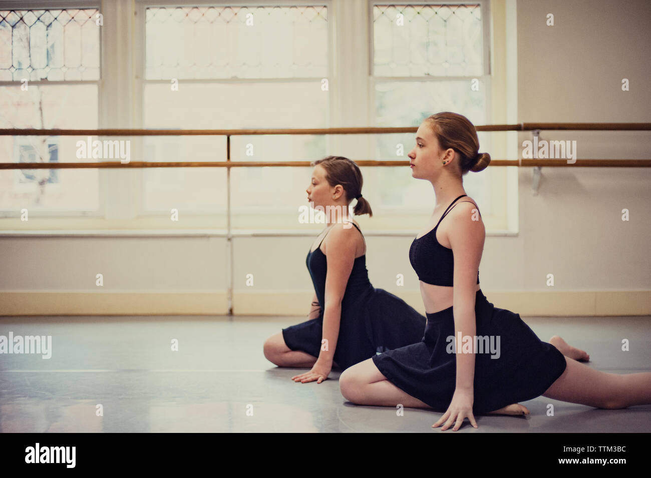 Dancers practicing ballet at dance studio Stock Photo - Alamy