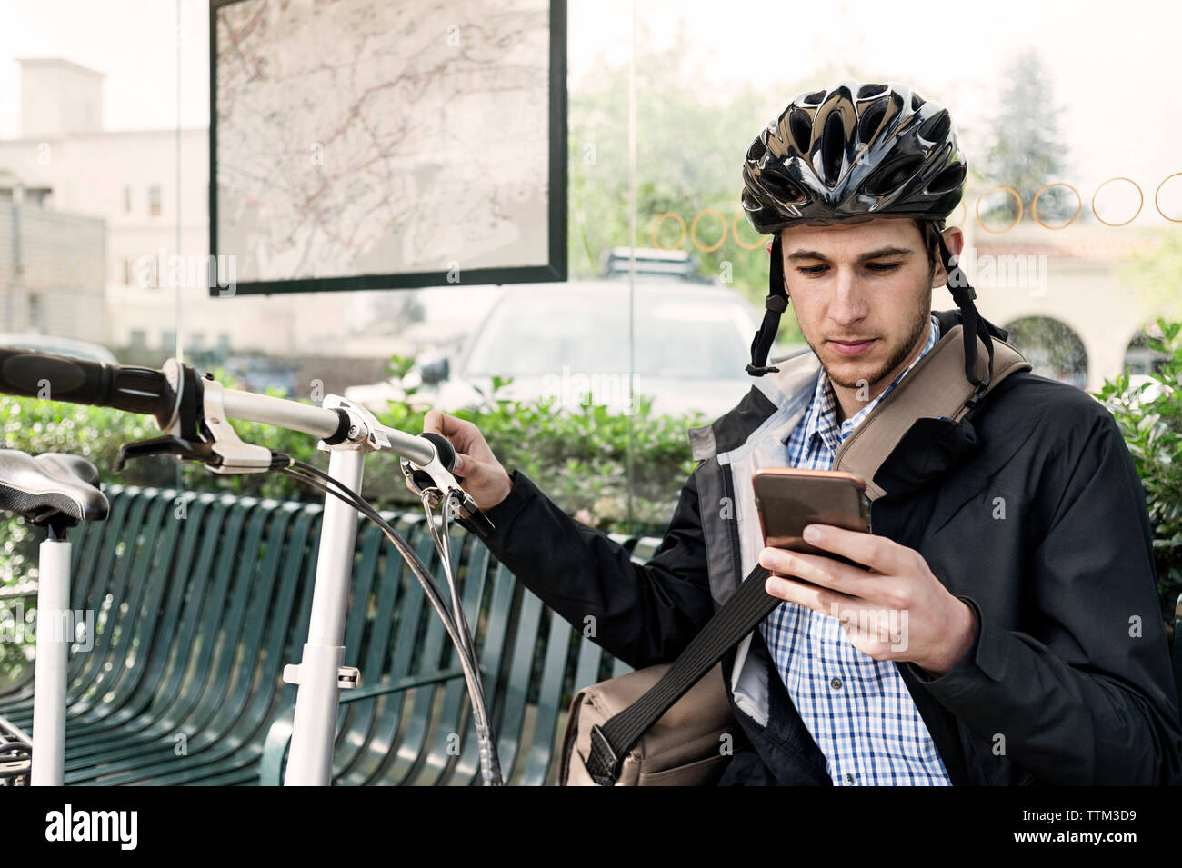 Smart bus stop hi-res stock photography and images - Alamy
