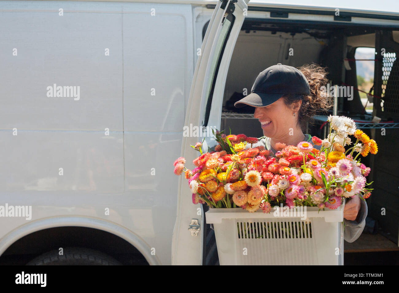 Woman carrying bunch of flowers hi-res stock photography and images - Alamy