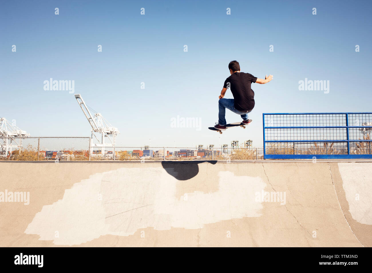 Man performing stunt park hi-res stock photography and images - Alamy