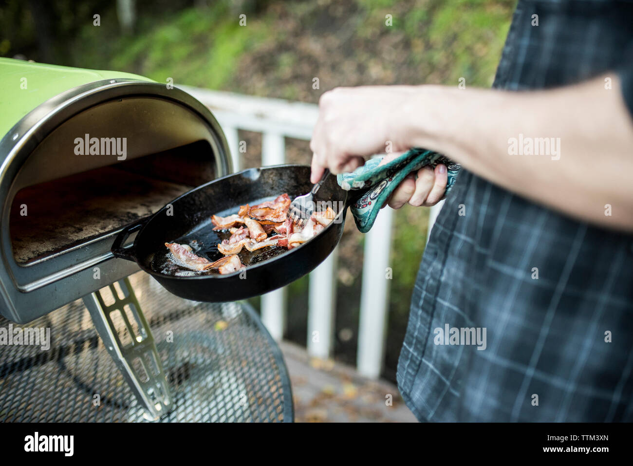 Preparing bacon hi-res stock photography and images - Alamy