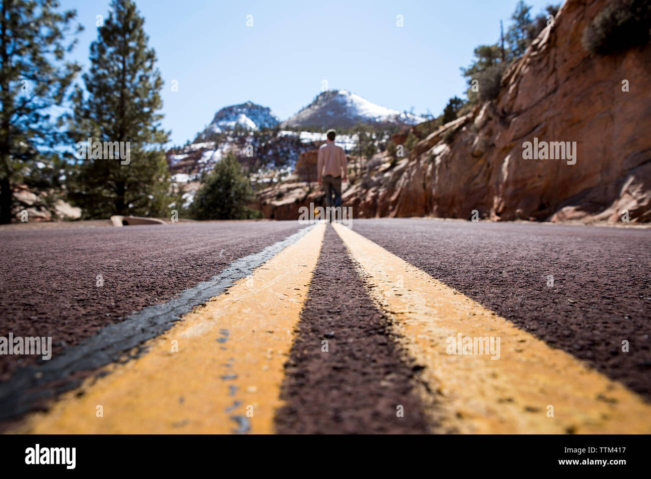 Standing on double yellow lines hi-res stock photography and images - Alamy