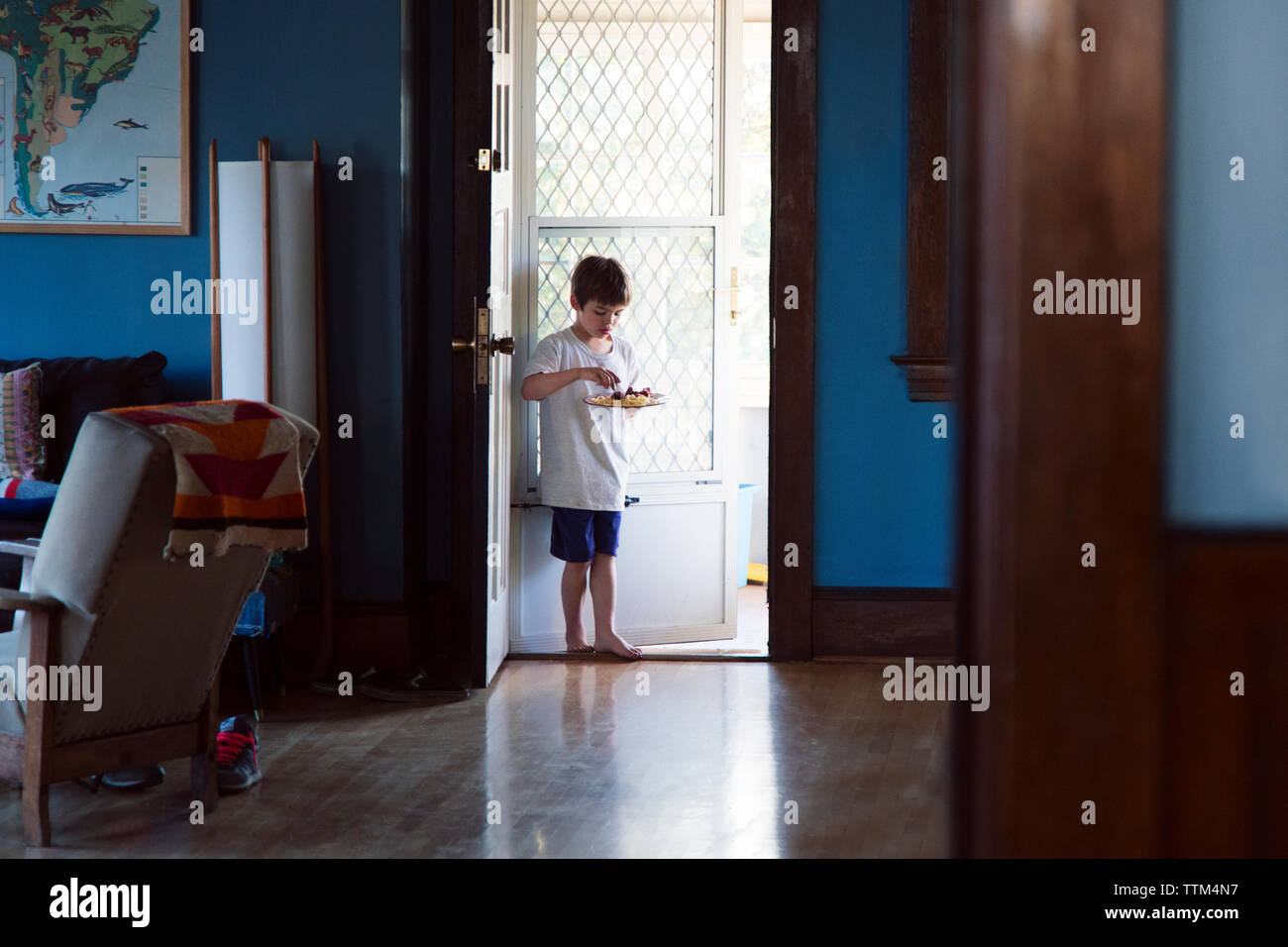 Boy eating food hi-res stock photography and images - Alamy