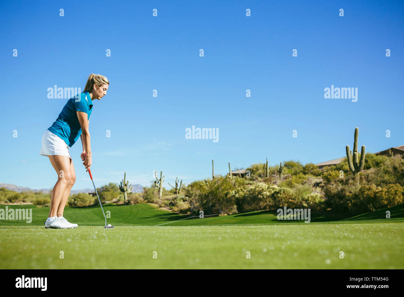 Side view woman playing golf hi-res stock photography and images - Alamy
