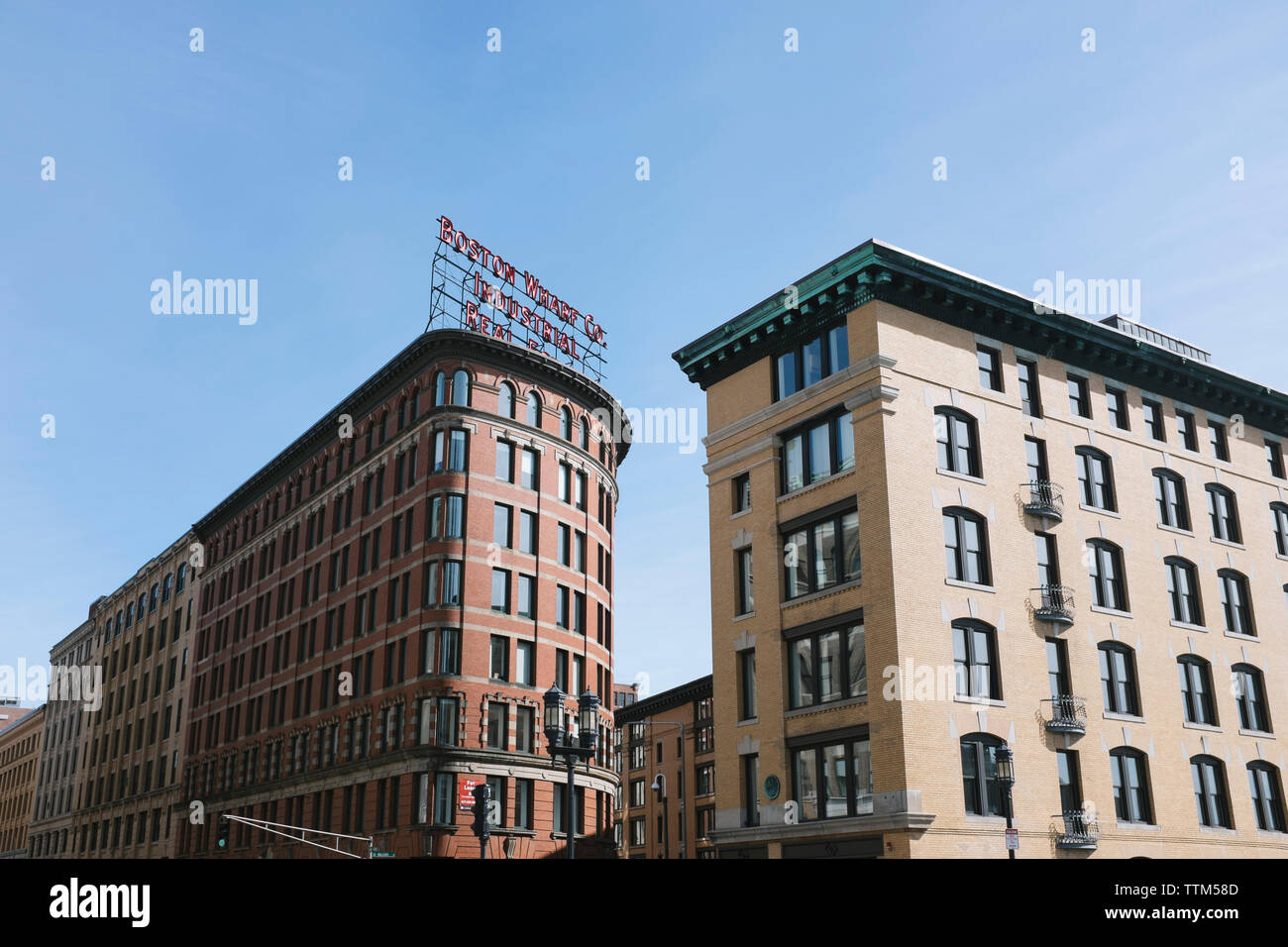 Office sky skyscrapers hi-res stock photography and images - Alamy