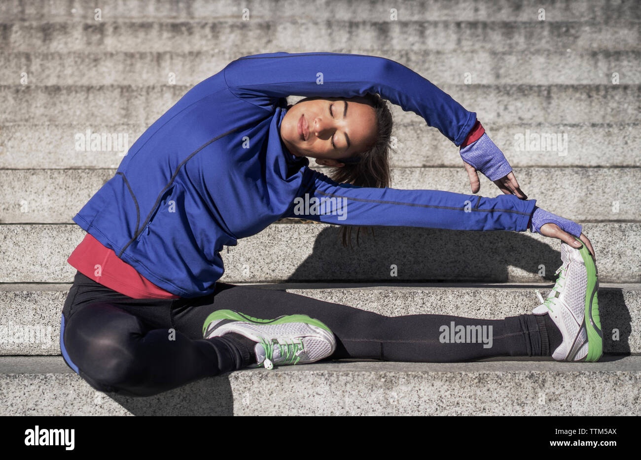 Fitness woman sitting on steps hi-res stock photography and images - Alamy