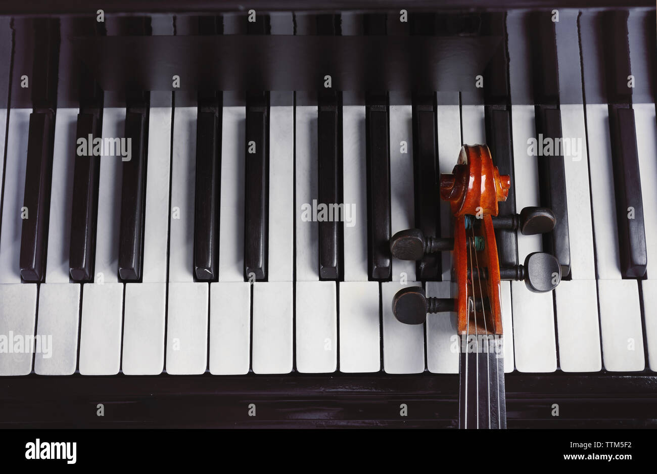 Violin neck on piano keys Stock Photo - Alamy