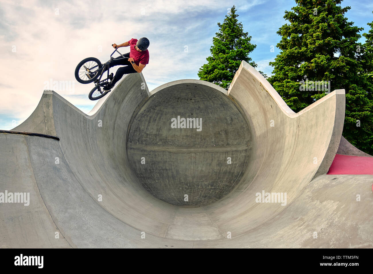 Concrete ramp hi-res stock photography and images - Alamy
