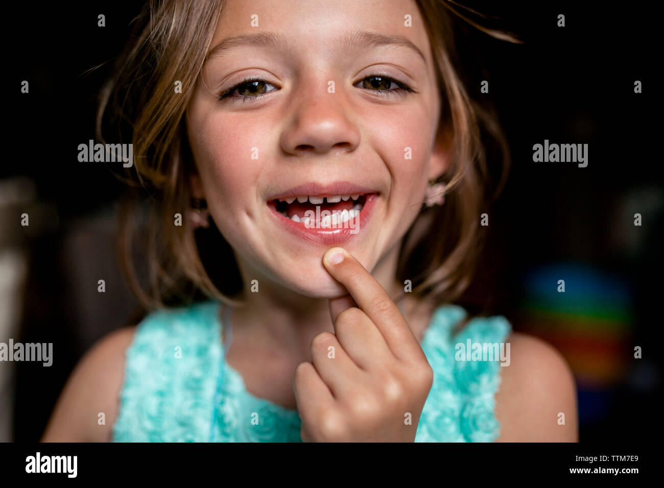 Gap toothed girl hi-res stock photography and images - Alamy