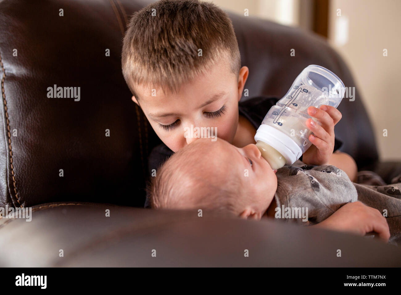 Brothers kissing hi-res stock photography and images - Alamy