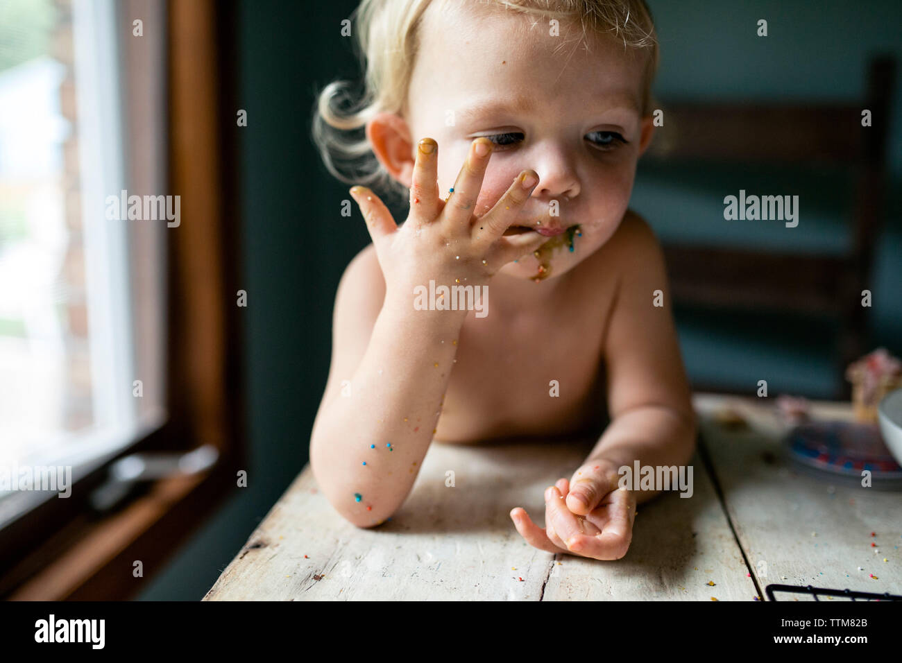 Sprinkle hands hi-res stock photography and images - Alamy