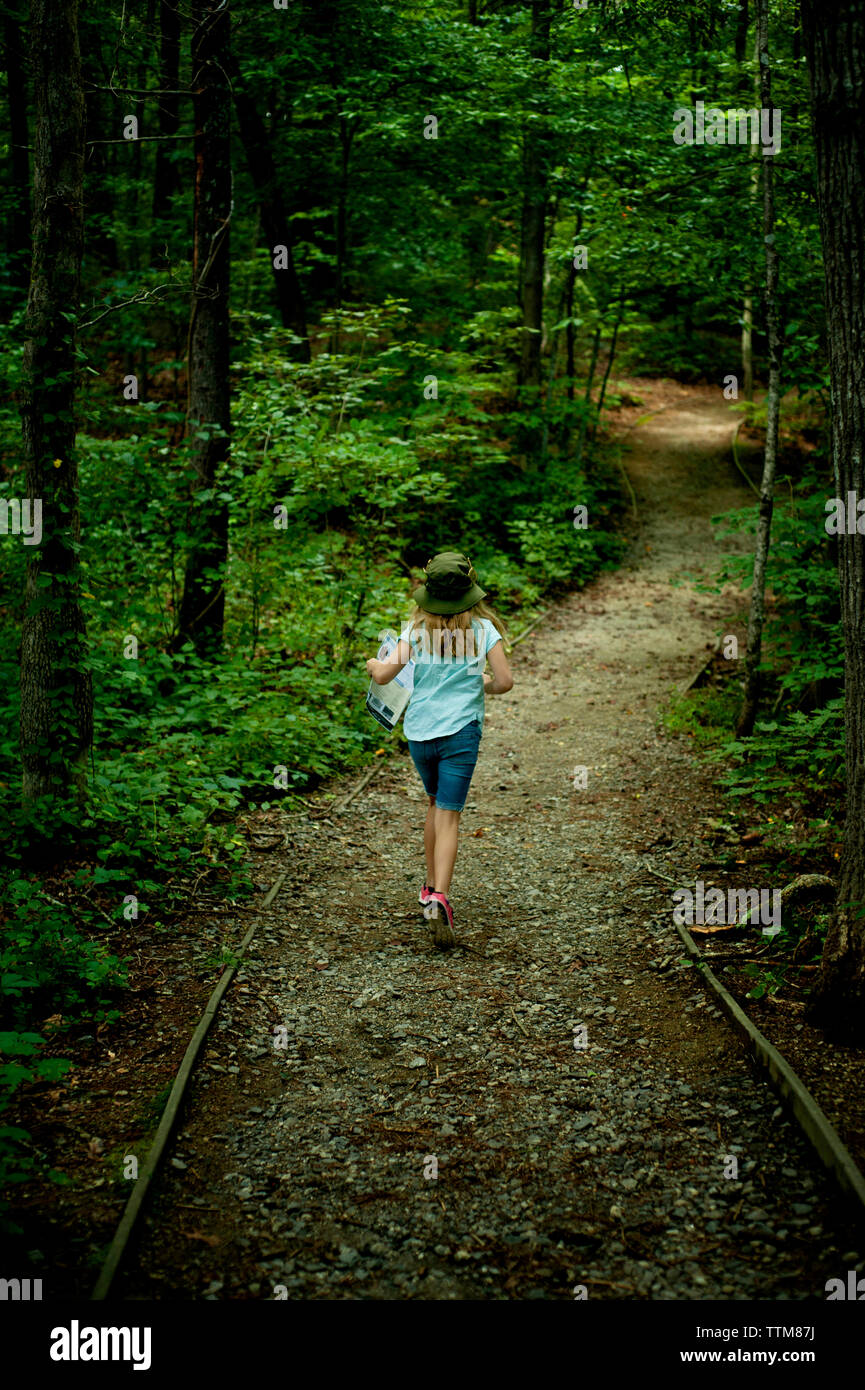 Footpath for running hi-res stock photography and images - Alamy