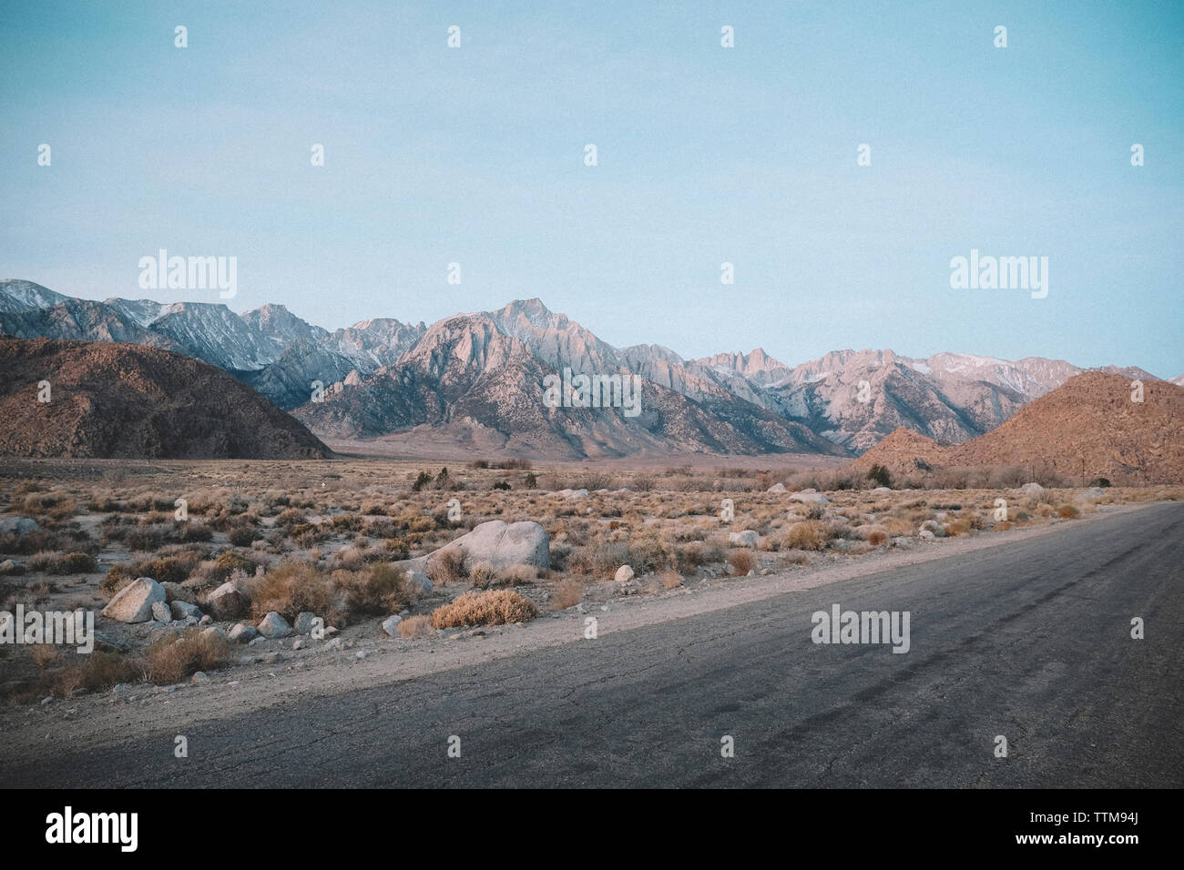 Empty road landscape hi-res stock photography and images - Alamy