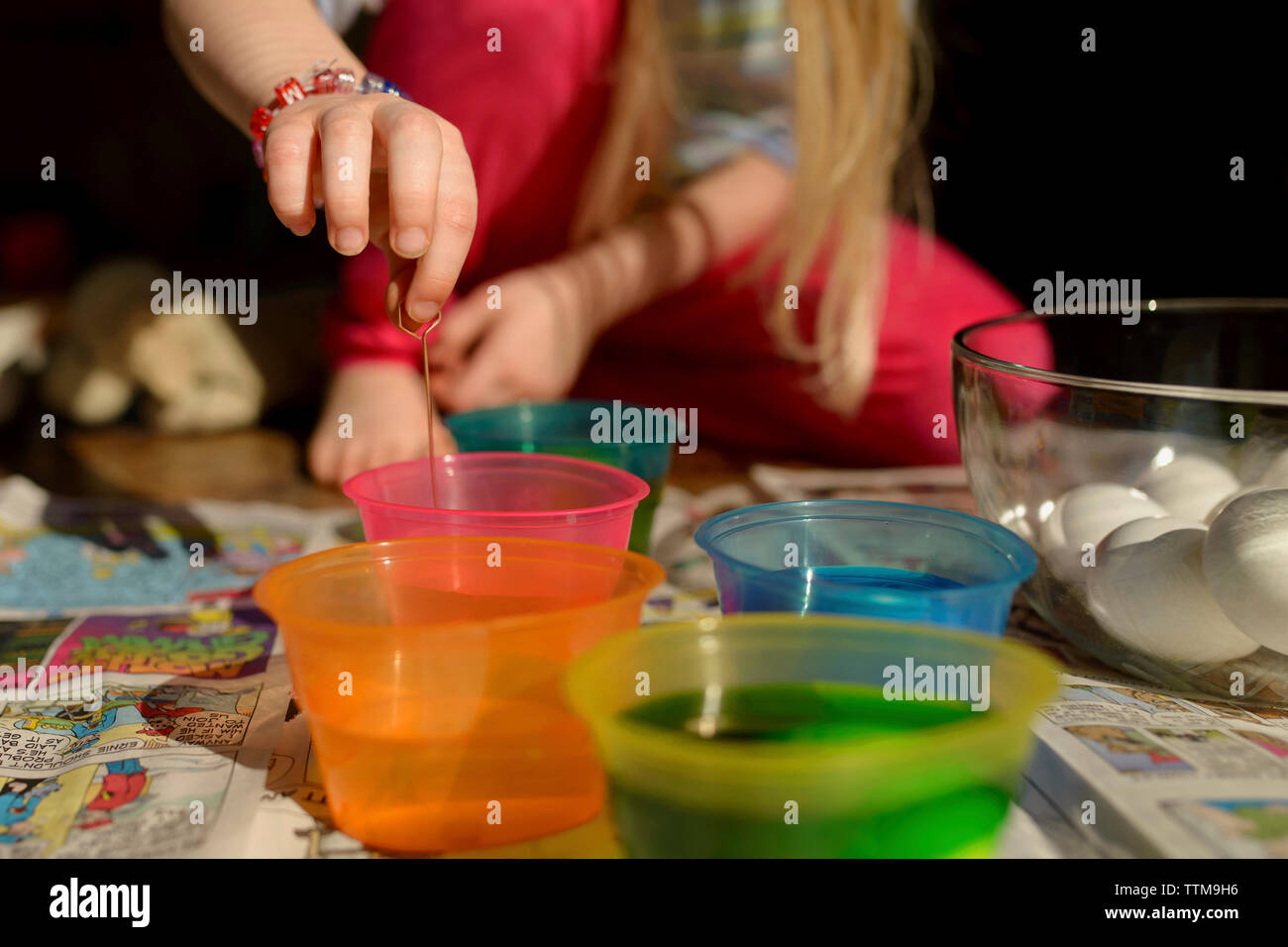 Mixing colors hi-res stock photography and images - Alamy