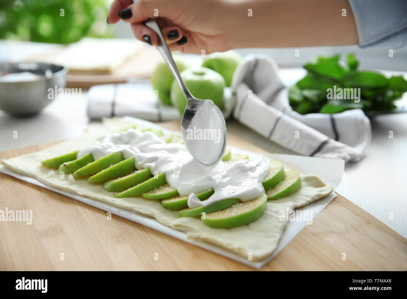 Hand pouring cream hi-res stock photography and images - Alamy