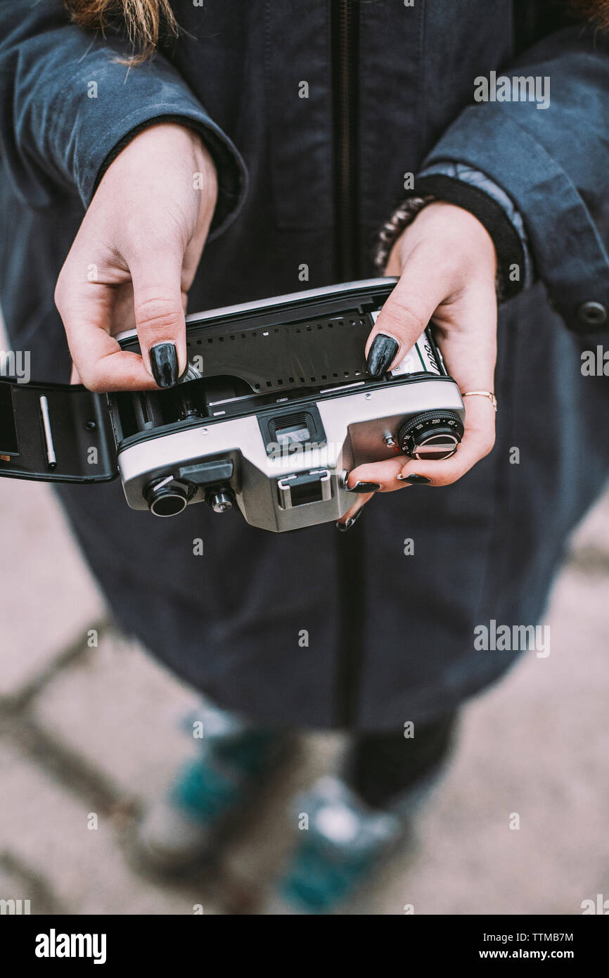 Hands camera hi-res stock photography and images - Alamy
