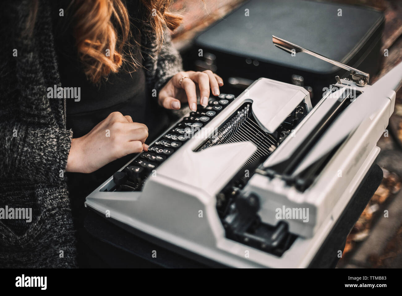 Person using typewriter hi-res stock photography and images - Alamy