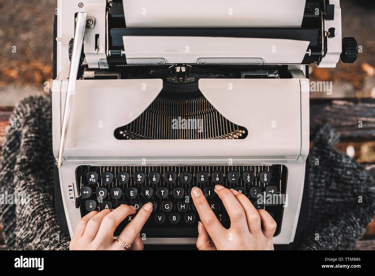 Hands on typewriter High Resolution Stock Photography and Images - Alamy