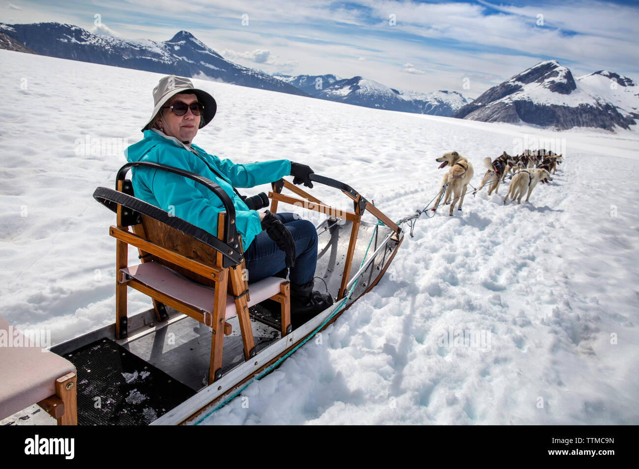 USA, Alaska, Juneau, dogs pull sleds and participants across the Juneau ...