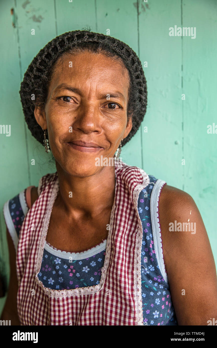 Women wear aprons hi-res stock photography and images - Alamy