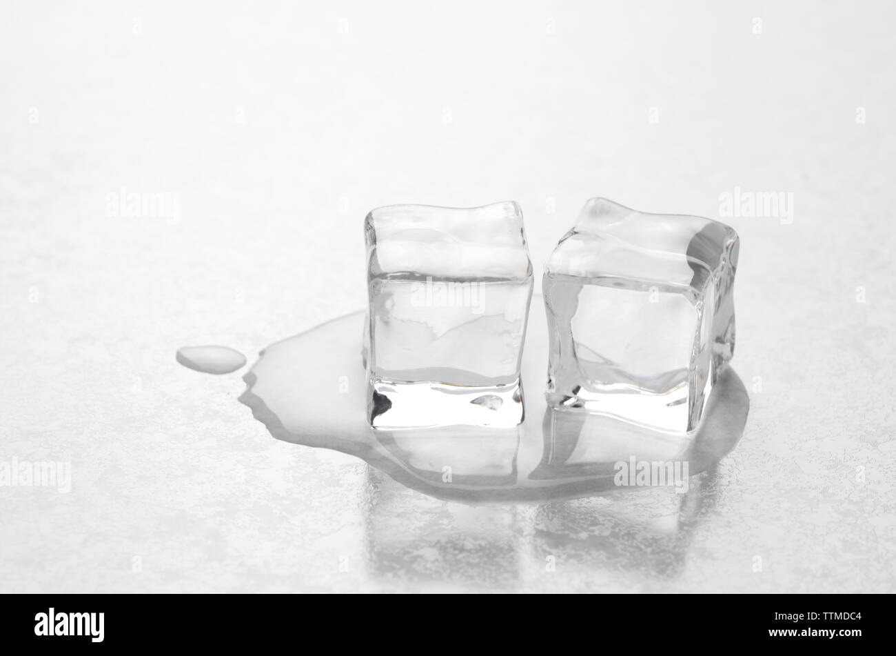 Melting ice cube hi-res stock photography and images - Alamy