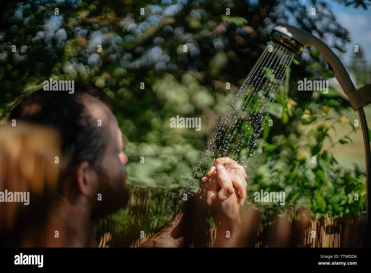 Man taking outdoor shower hi-res stock photography and images - Alamy