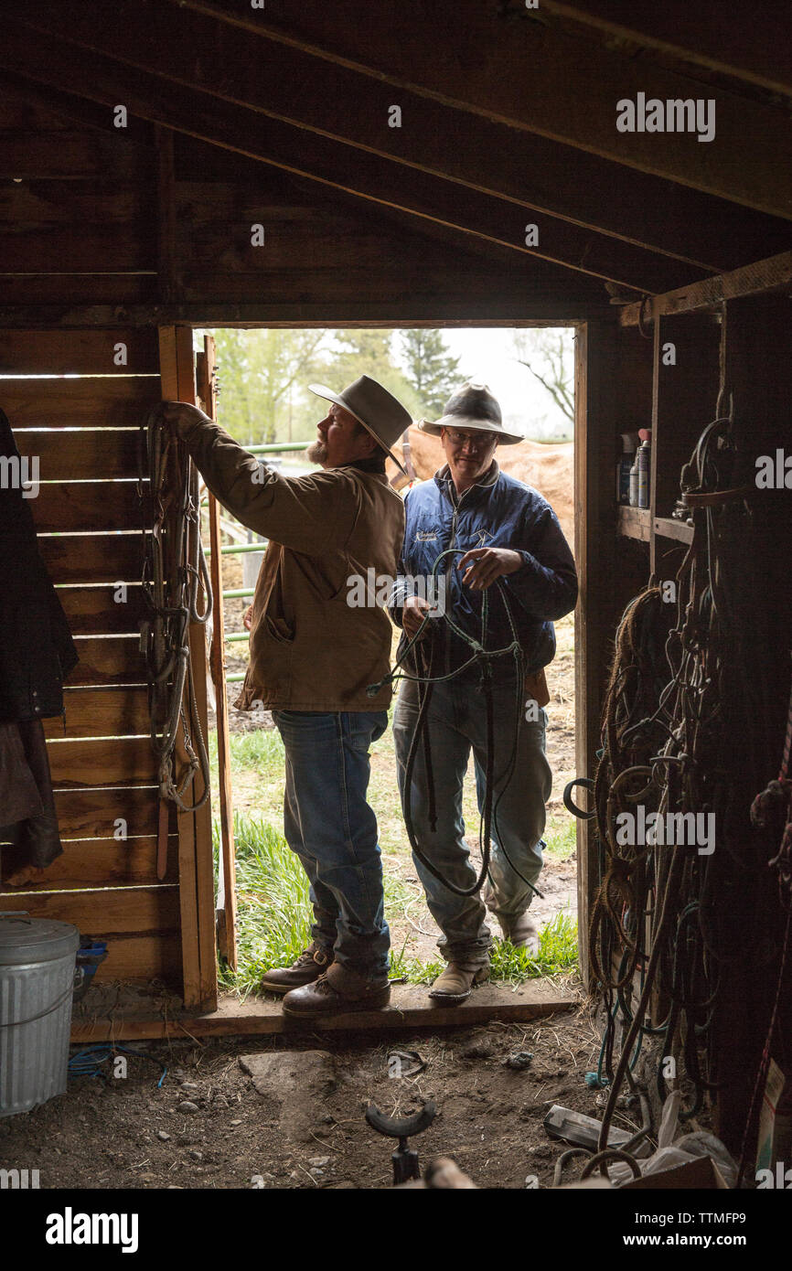 Oregon rain people hi-res stock photography and images - Alamy