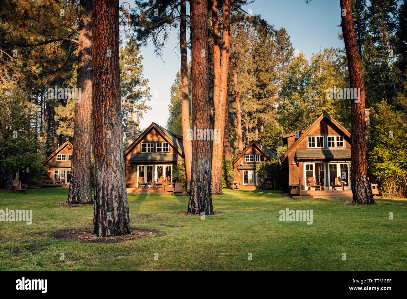 USA, Oregon, Camp Sherman, Metolius River Resort, cabins morning Stock ...