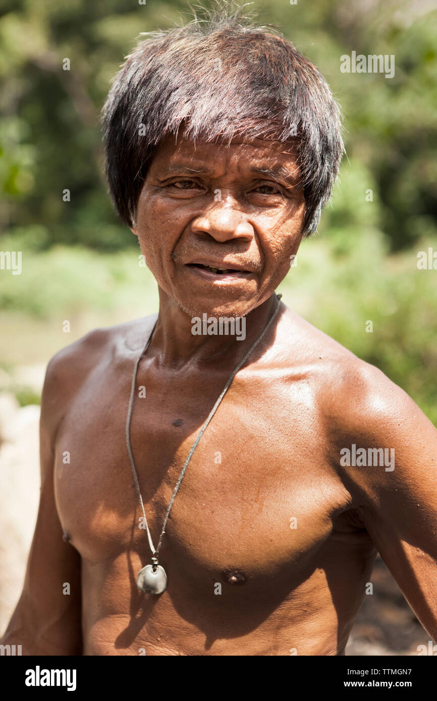 PHILIPPINES, Palawan, Barangay region, Batak man Rudolfo de la Cruz ...