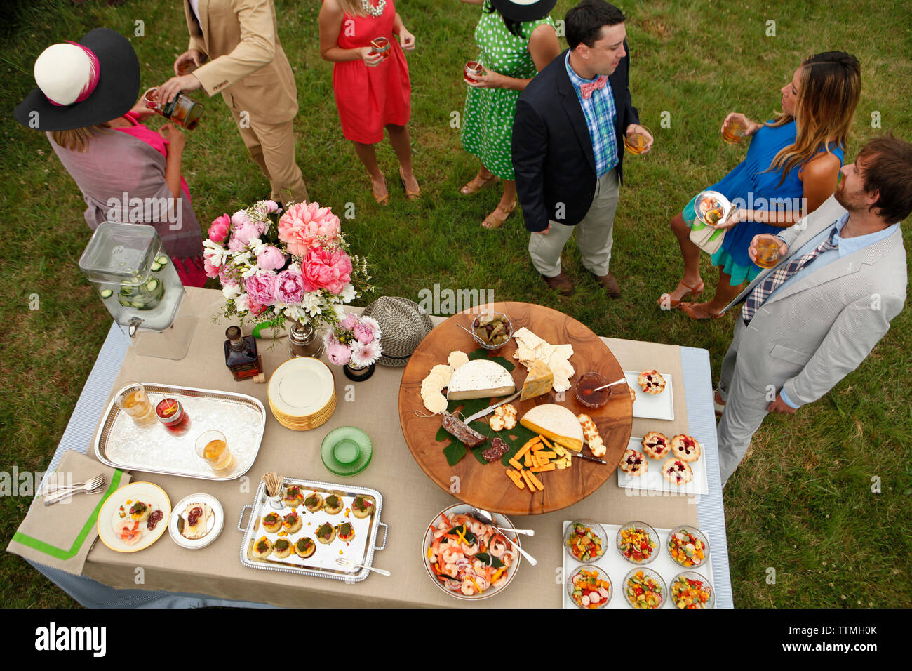 USA, Tennessee, Nashville, Iroquois Steeplechase, friends stand around ...
