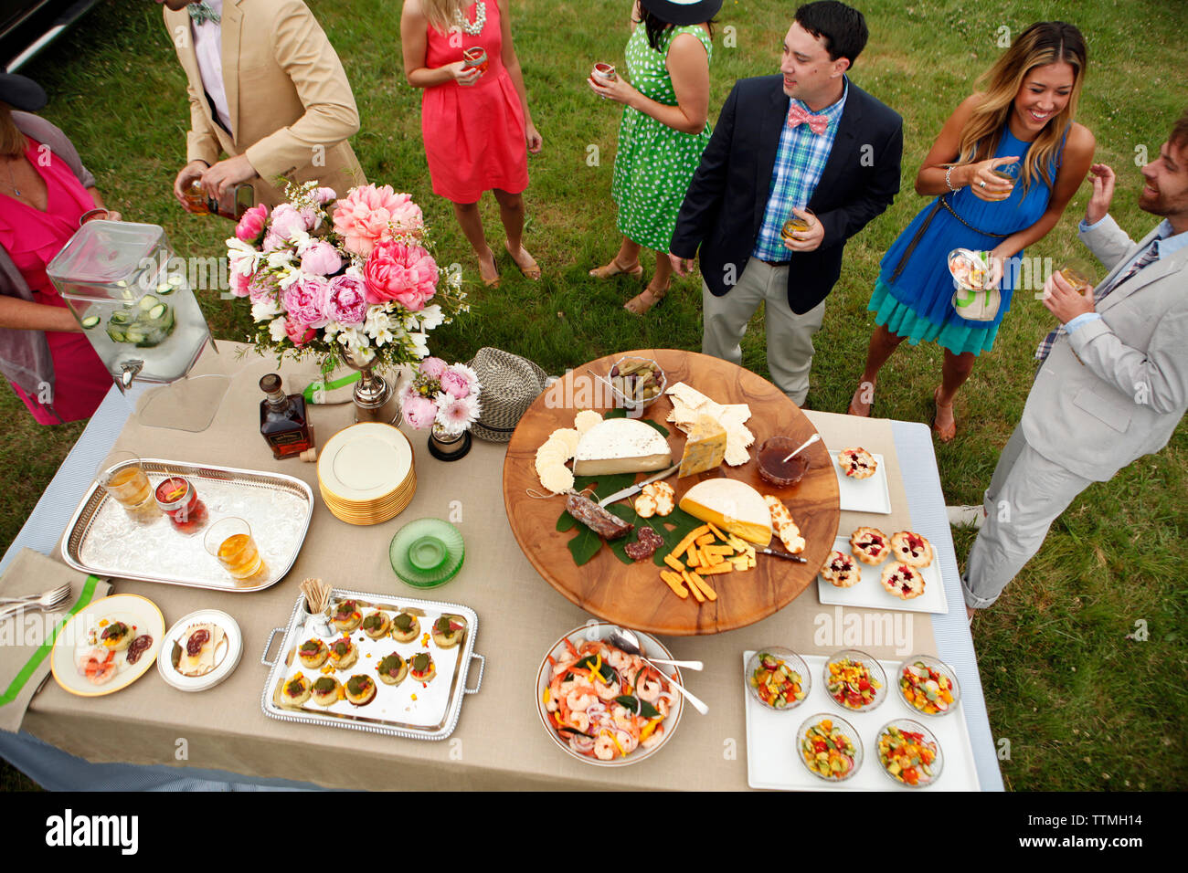 USA, Tennessee, Nashville, Iroquois Steeplechase, friends stand around ...
