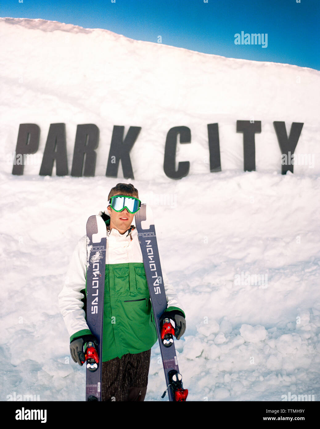 Pro skier hi-res stock photography and images - Alamy