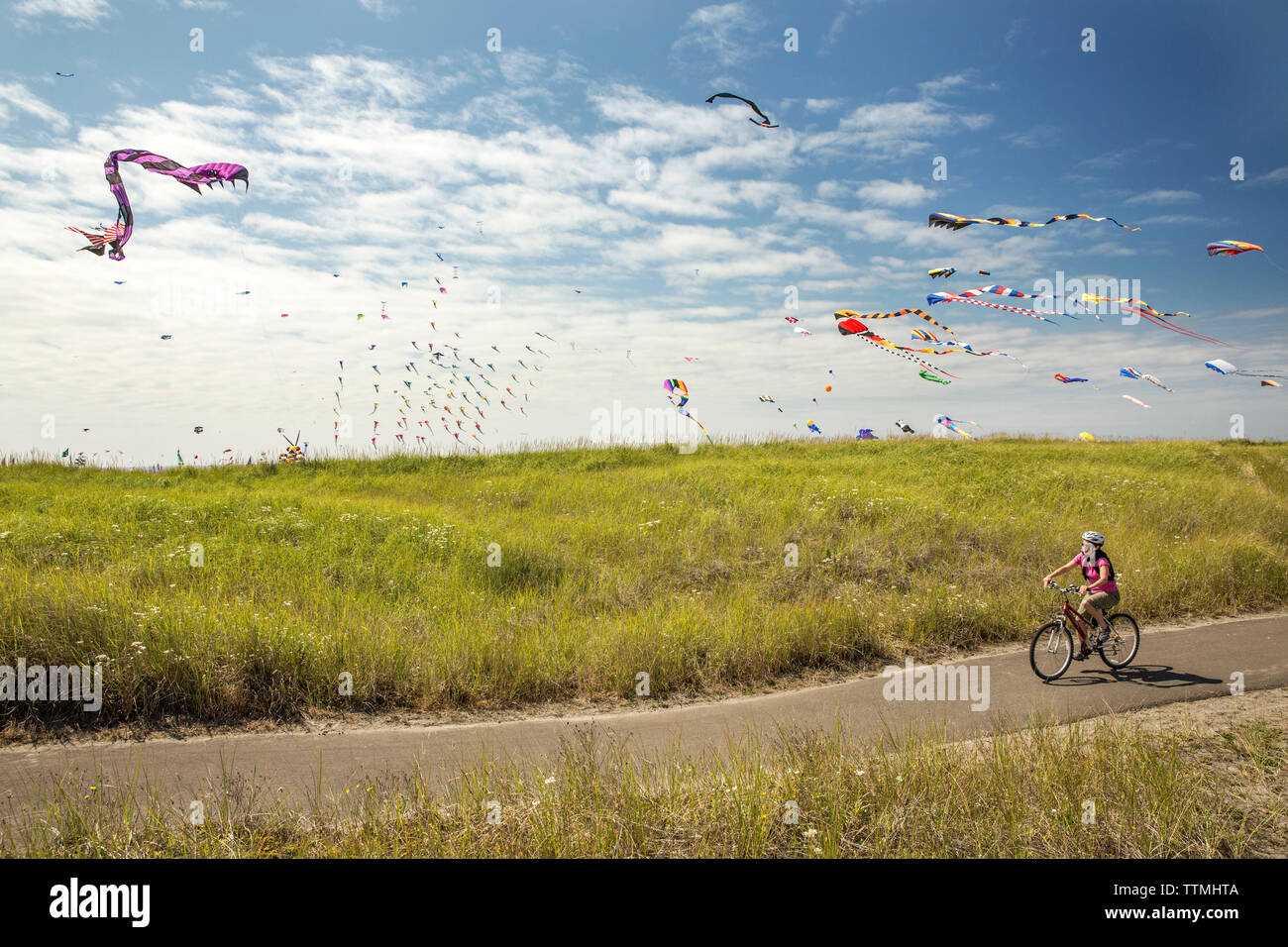 USA, Washington State, Long Beach Peninsula, International Kite ...