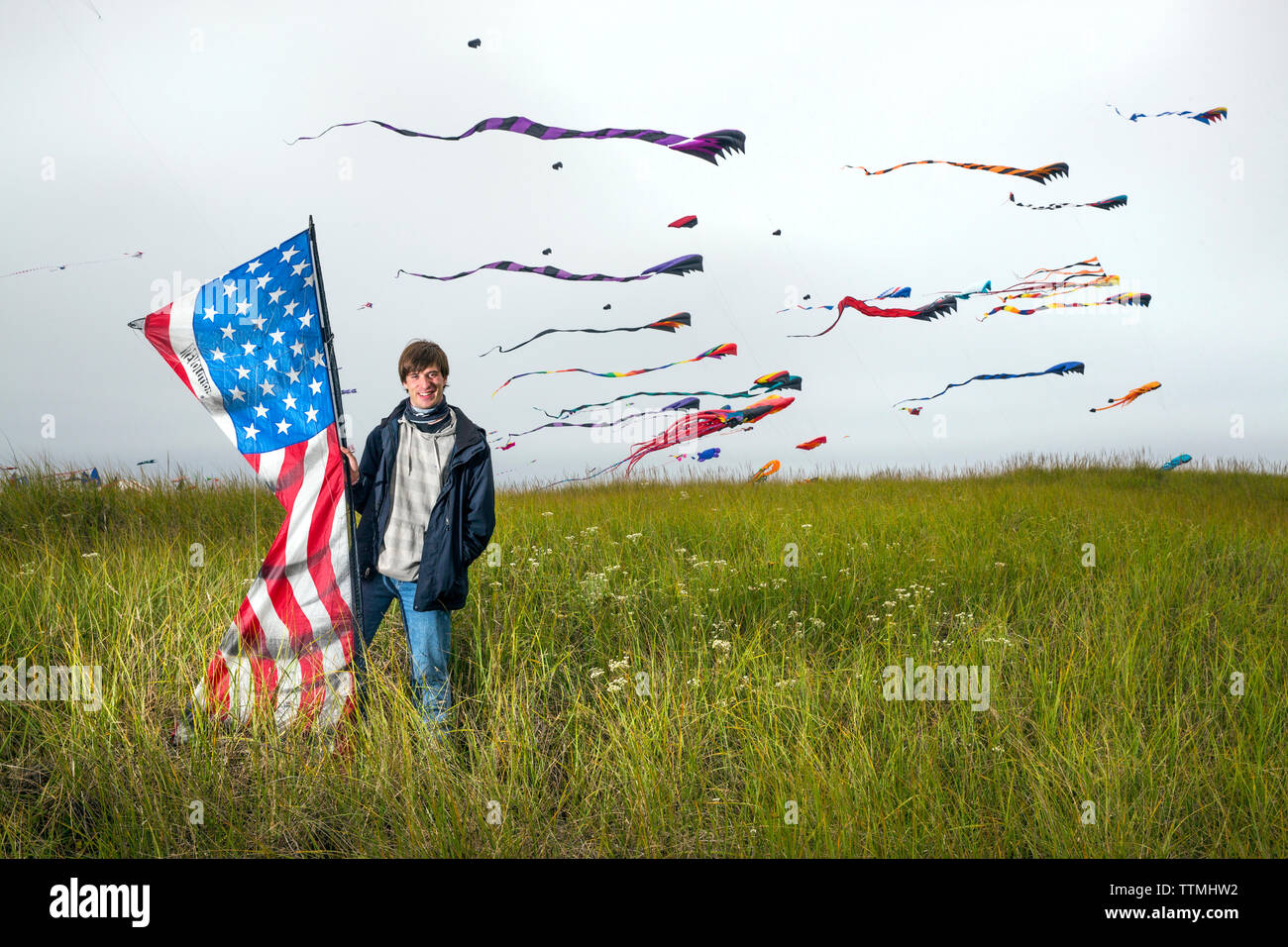 USA, Washington State, Long Beach Peninsula, portrait of kite flyer ...