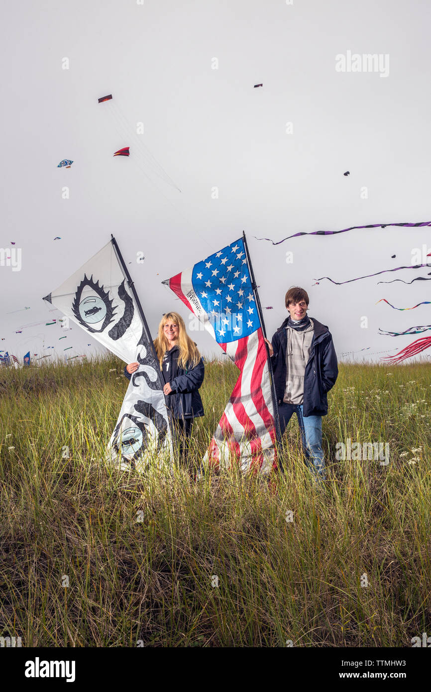 USA, Washington State, Long Beach Peninsula, portrait of kite flyers ...