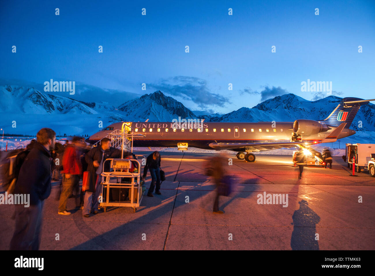Mammoth Yosemite Airport Logo