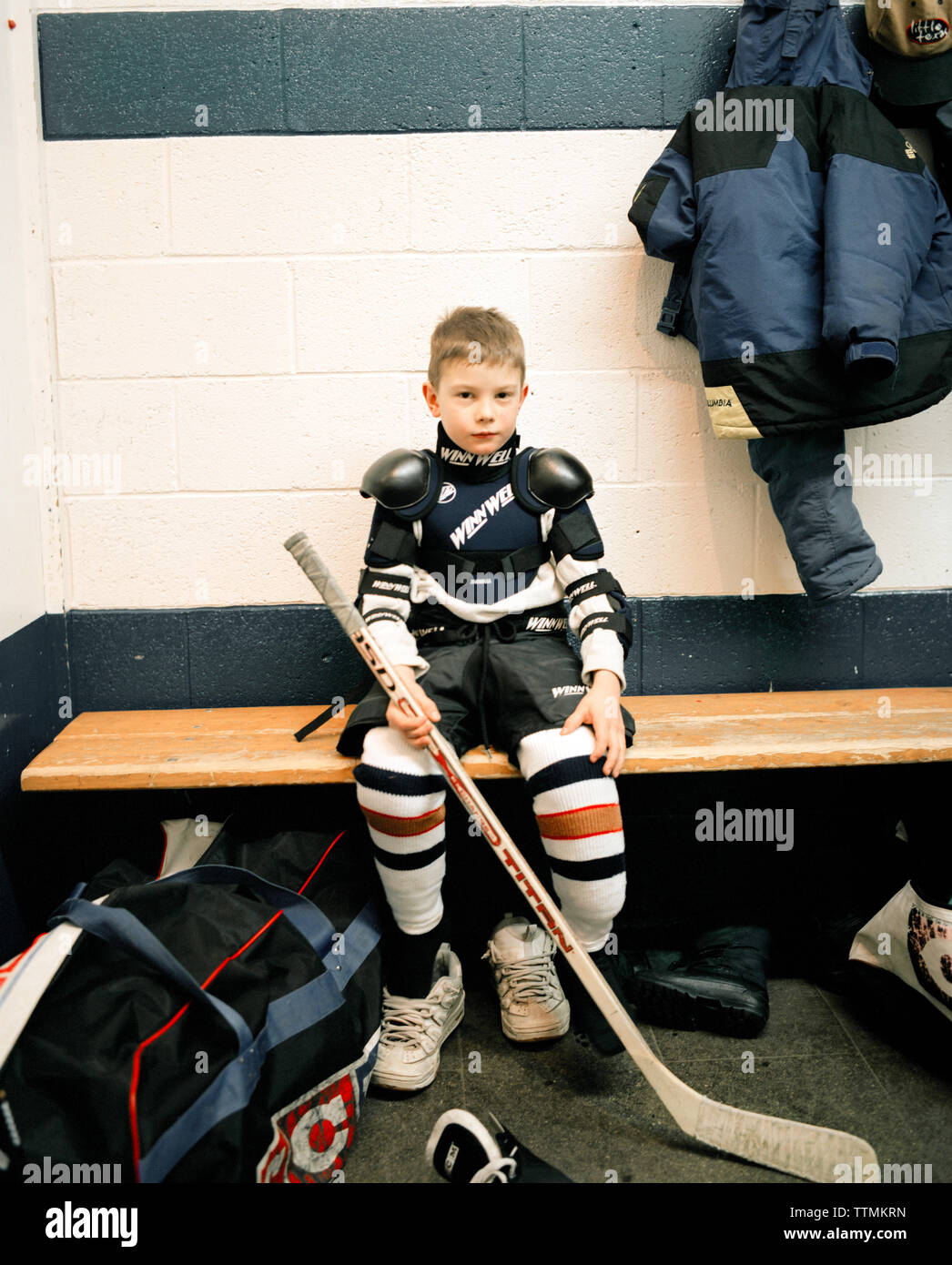 One boy holding hockey stick hi-res stock photography and images - Alamy