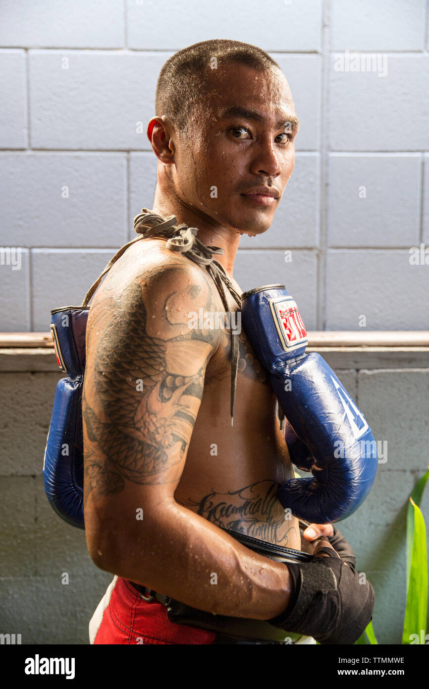 USA, Oahu, Hawaii, portrait of professional boxer Mike Balasi in a ...