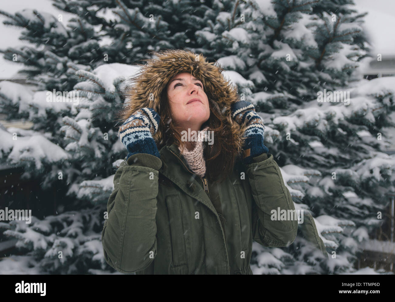 Mature woman, fur coat hi-res stock photography and images - Alamy