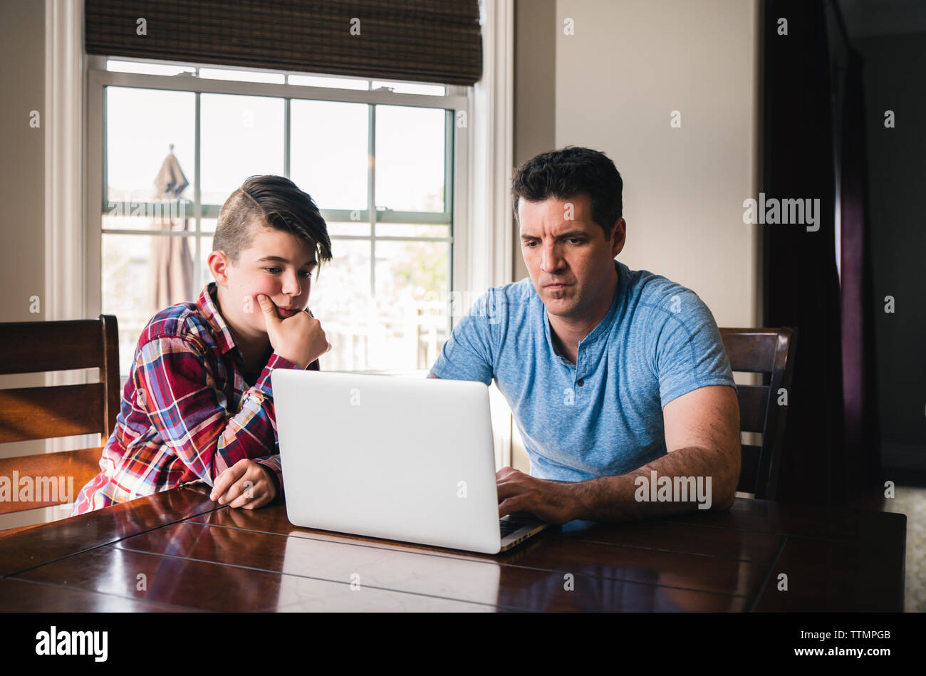 Father son computer hi-res stock photography and images - Alamy