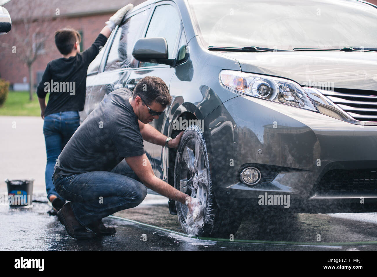 Family washing the car hi-res stock photography and images - Alamy