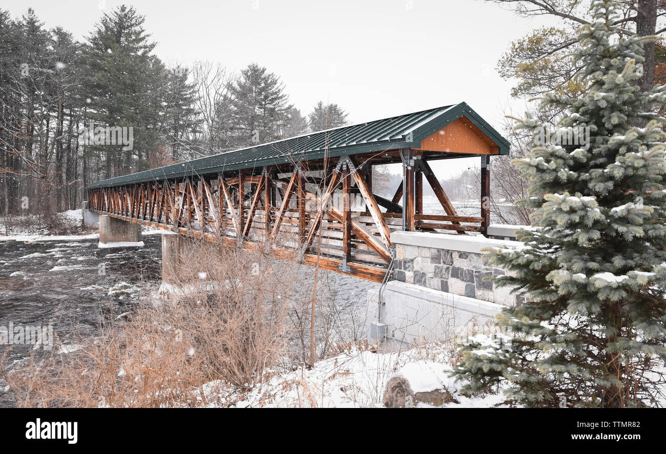 Bridge covered with snow hi-res stock photography and images - Alamy